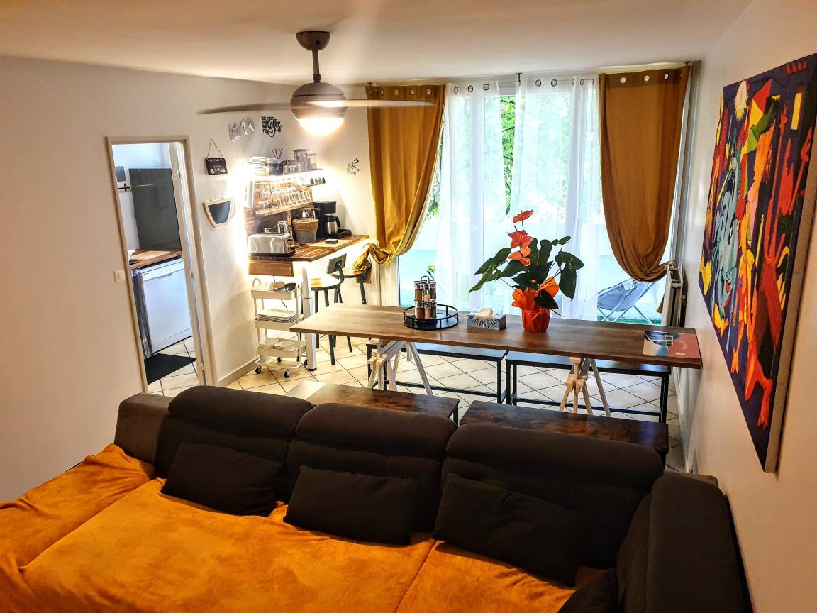 75 M² Apartment ∙ 2 Bedrooms ∙ 9 Guests - Roissy-en-France