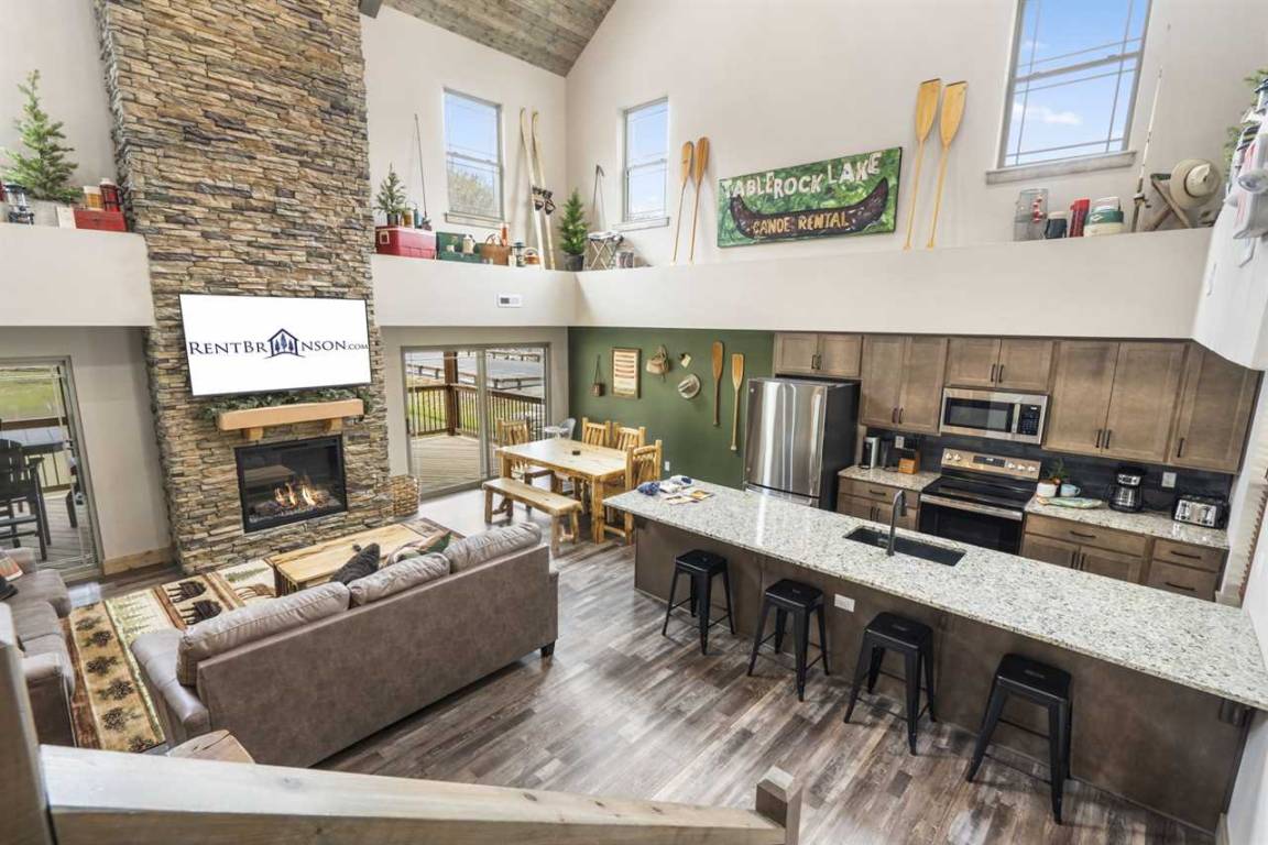 Cabin ∙ 4 Bedrooms ∙ 10 Guests - Branson, MO