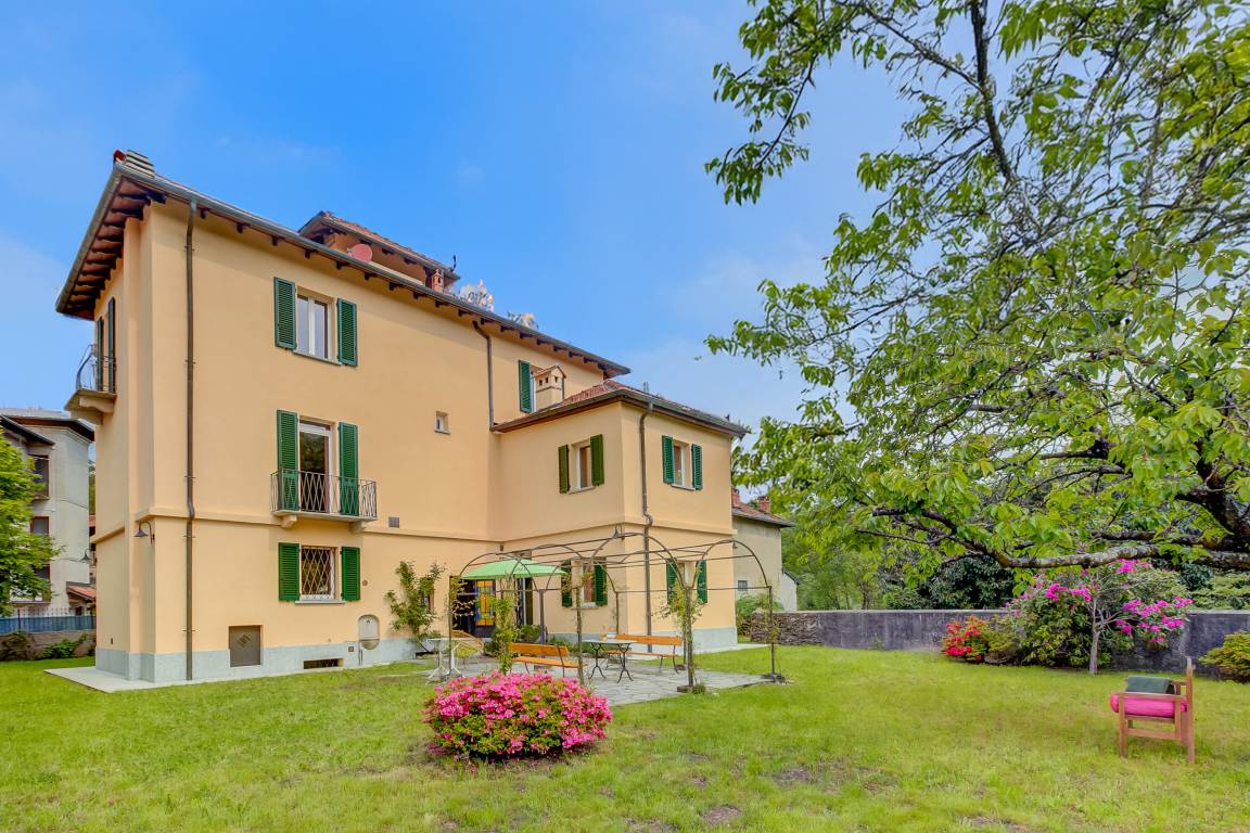220 M² Villa ∙ 4 Bedrooms ∙ 7 Guests - Stresa