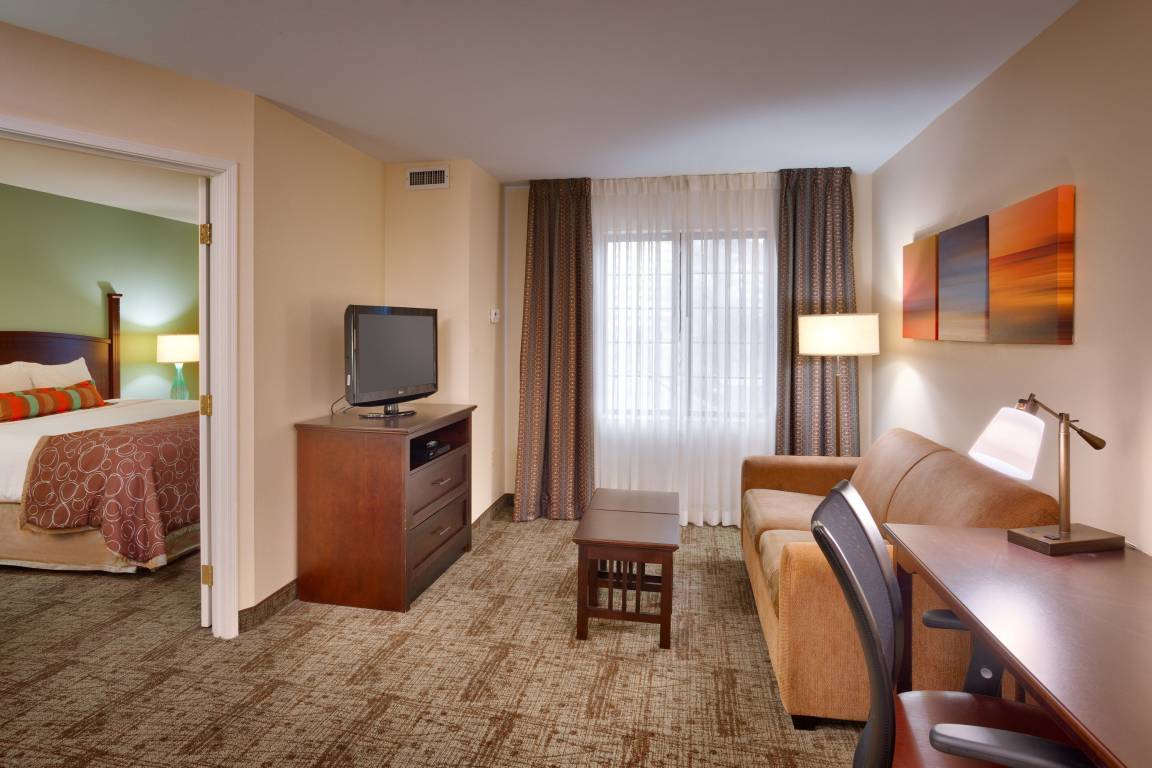 Condo ∙ 1 Bedroom ∙ 4 Guests - Peoria, IL