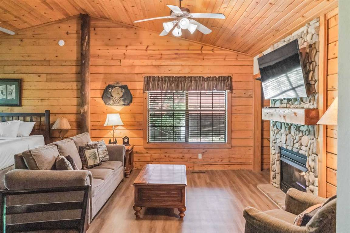 62 M² Cabin ∙ 1 Bedroom ∙ 4 Guests - Branson, MO