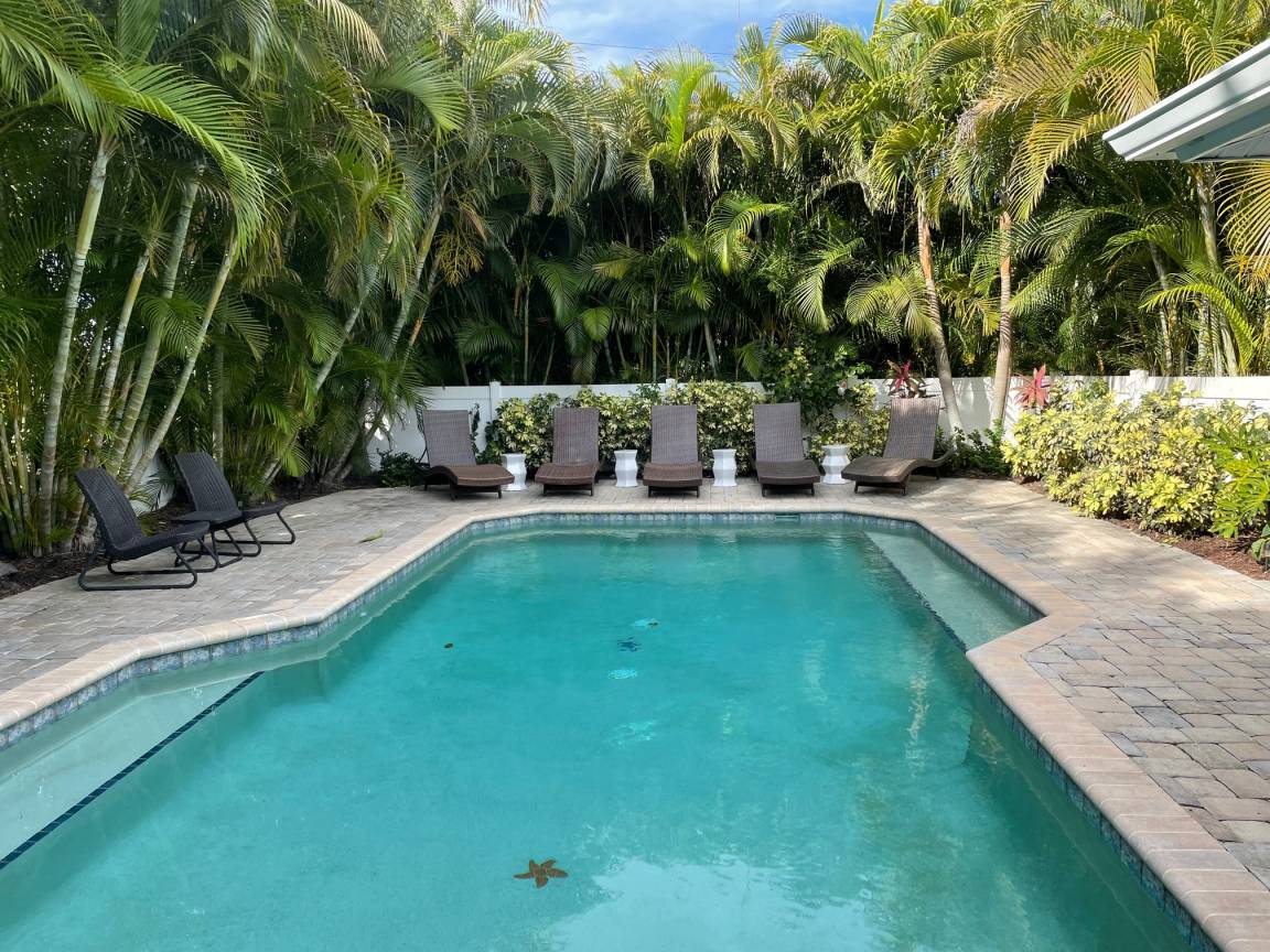 House ∙ 2 Bedrooms ∙ 4 Guests - Holmes Beach, FL