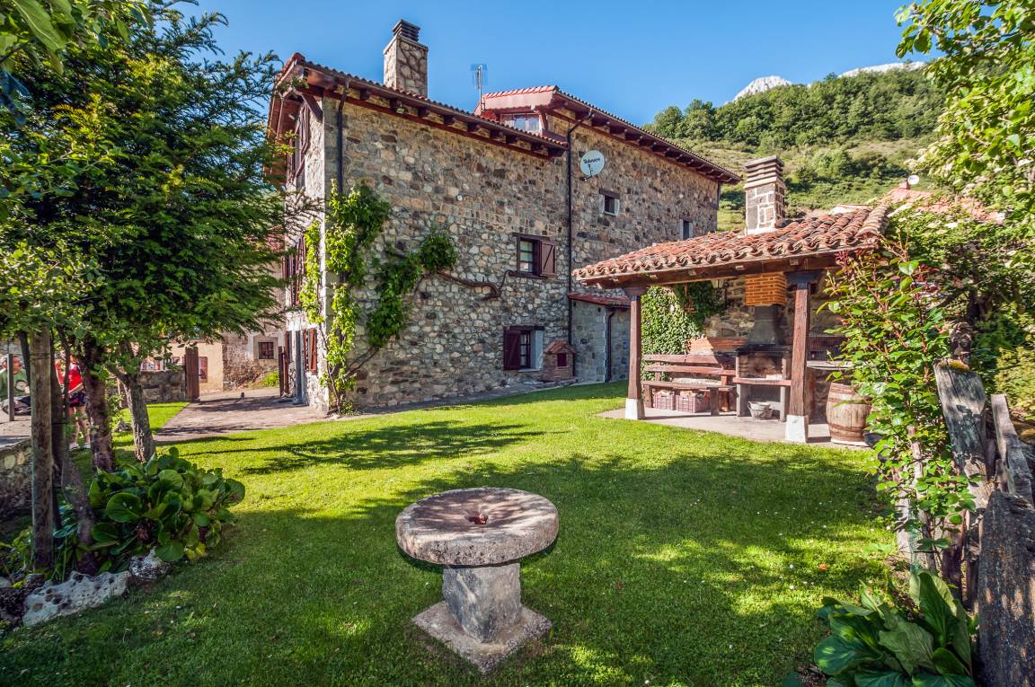 250 M² Casa ∙ 5 Habitaciones ∙ 10 Huéspedes - Posada de Valdeón