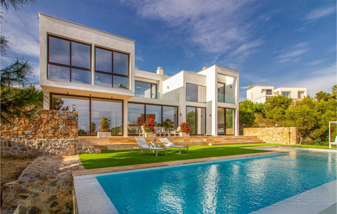 600 M² House ∙ 4 Bedrooms ∙ 8 Guests - Playa Flamenca
