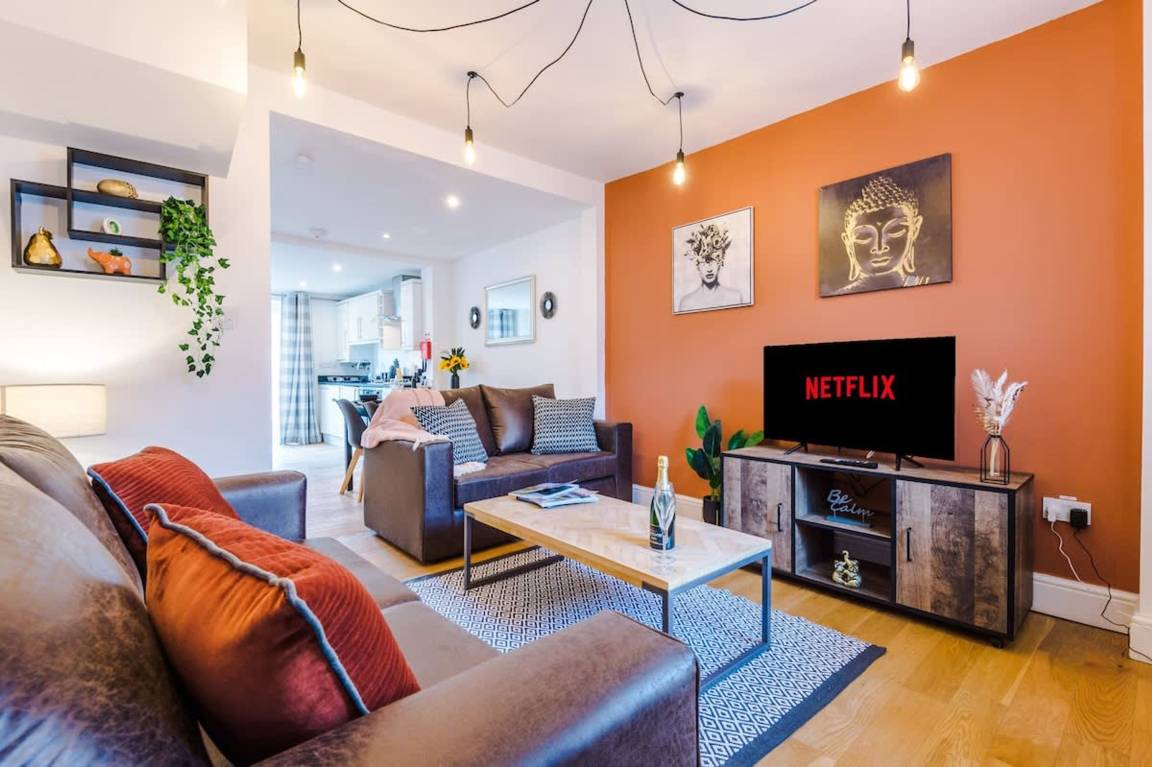 House ∙ 2 Bedrooms ∙ 6 Guests - Chester, UK