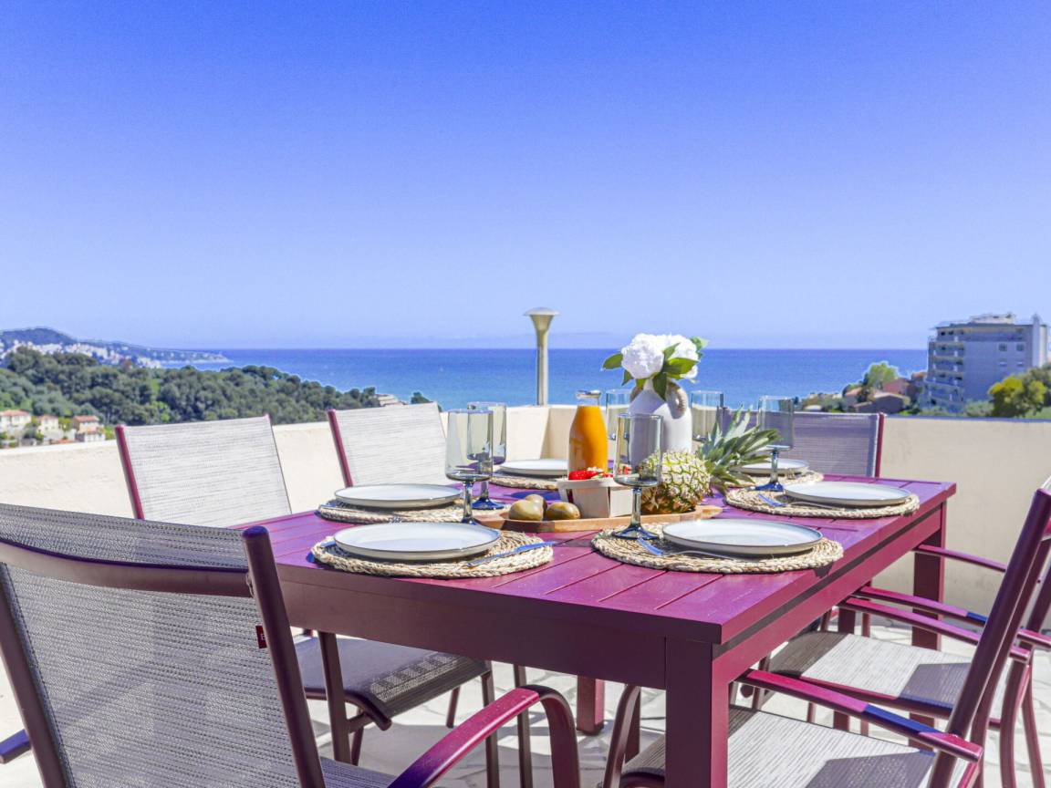 130 M² Appartement ∙ 4 Chambres ∙ 8 Personnes - ibis budget Nice Aeroport