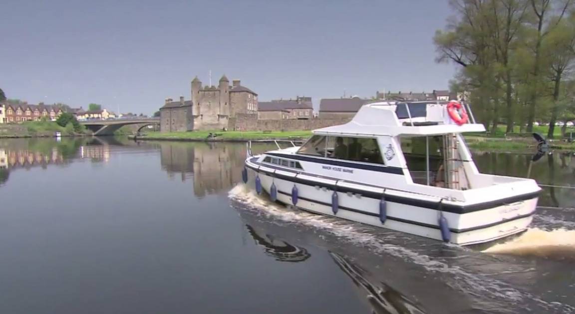 Houseboat ∙ 2 Bedrooms ∙ 6 Guests - County Donegal, Ireland