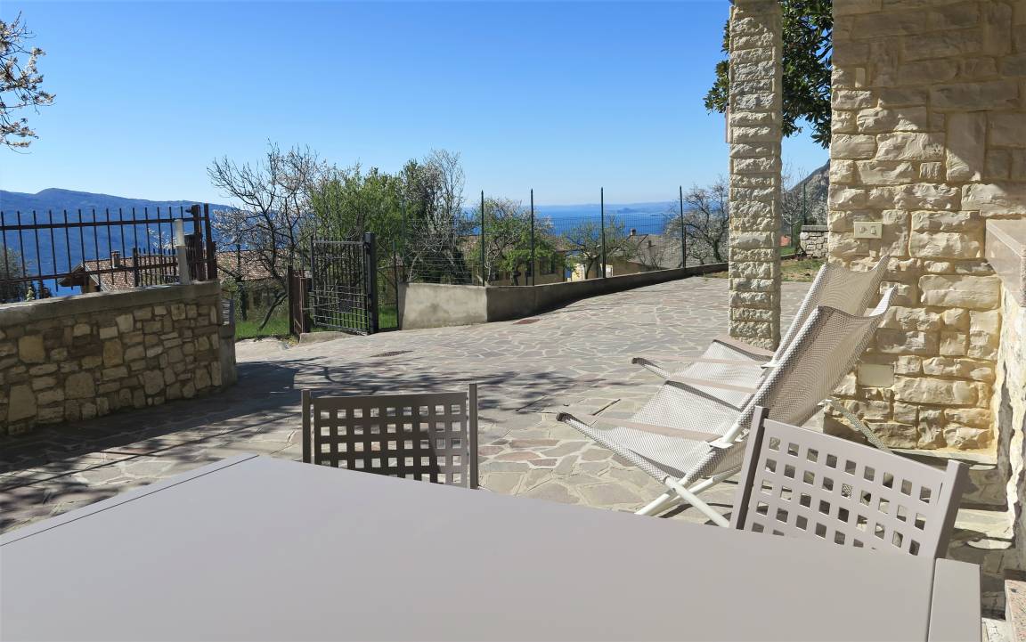 70 M² Villa ∙ 2 Bedrooms ∙ 4 Guests - Limone Sul Garda