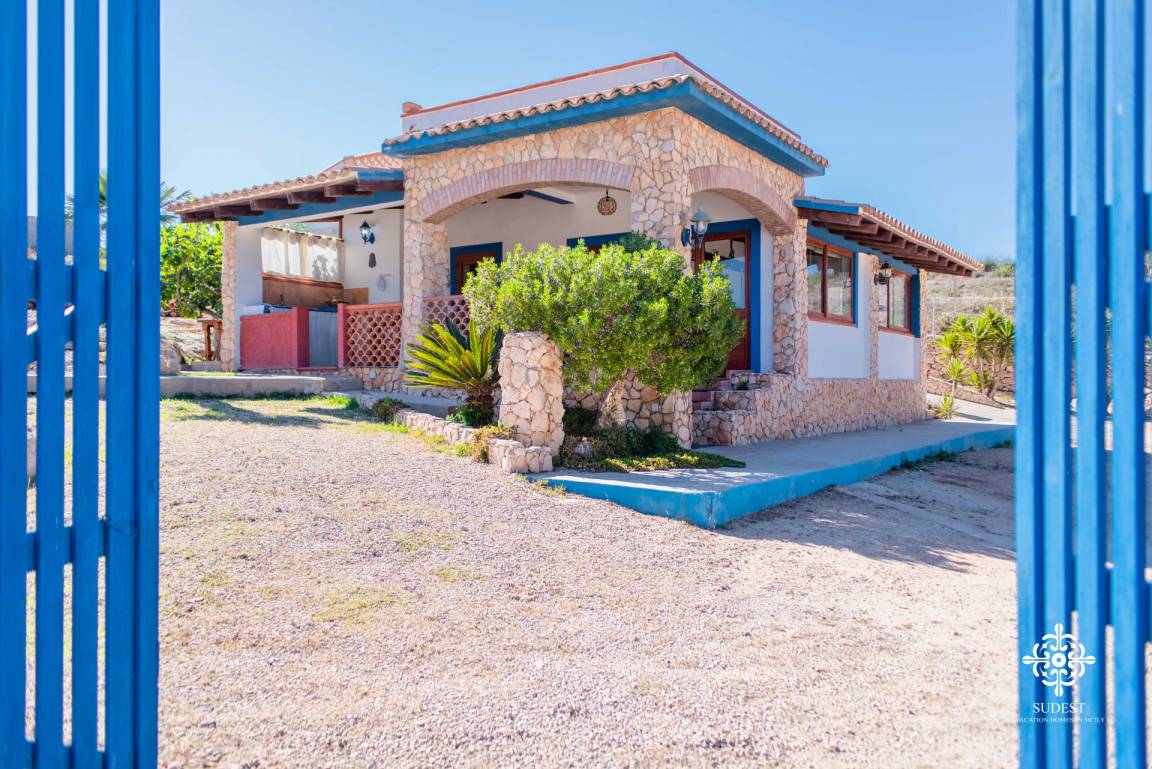 100 M² Villa ∙ 3 Bedrooms ∙ 6 Guests - Lampedusa
