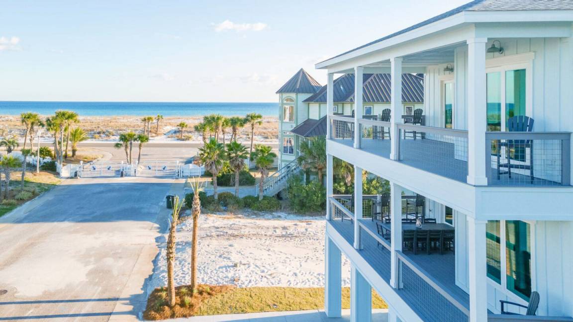 House ∙ 8 Bedrooms ∙ 16 Guests - Pensacola Beach, FL