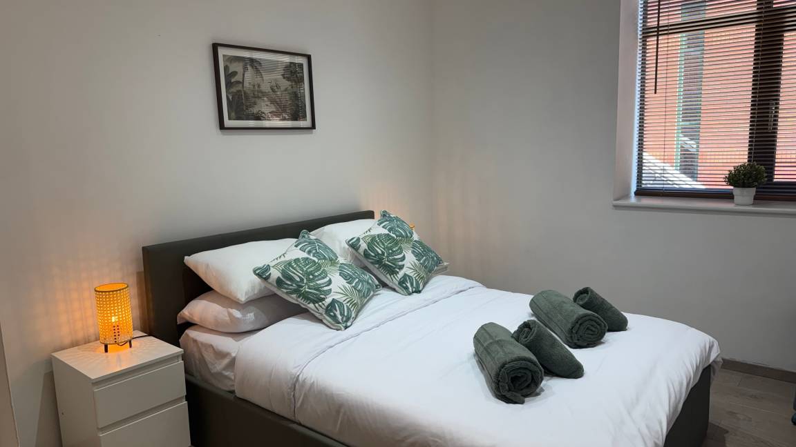 70 M² Apartment ∙ 2 Bedrooms ∙ 4 Guests - Leeds Station