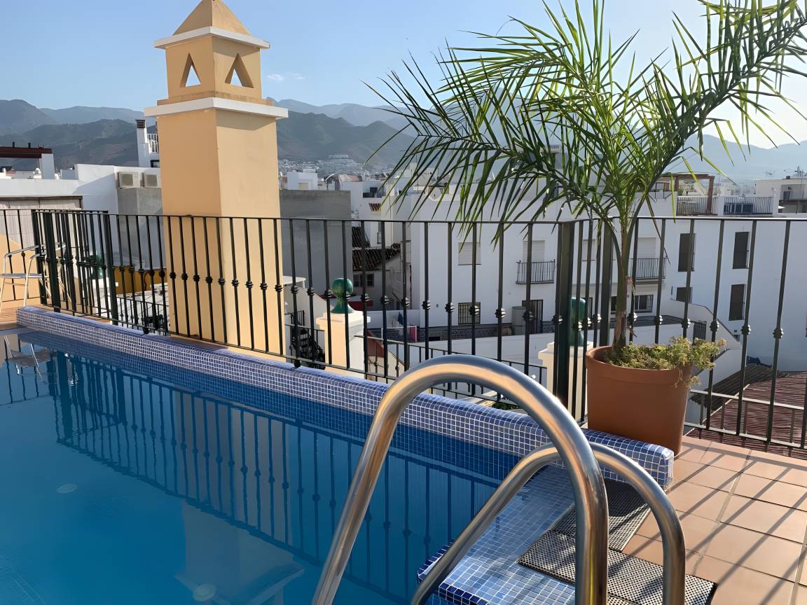 60 M² Aparthotelli ∙ 2 Makuuhuonetta ∙ 6 Vierasta - Nerja