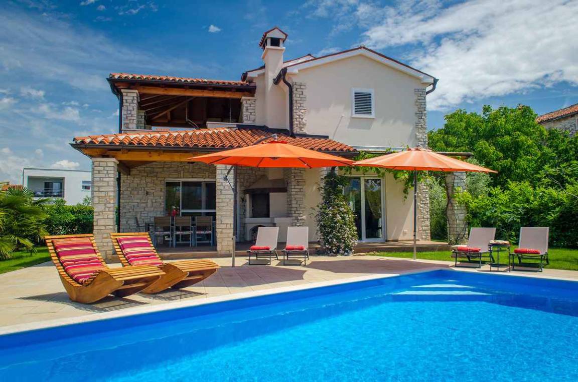225 M² Villa ∙ 3 Bedrooms ∙ 6 Guests - Novigrad
