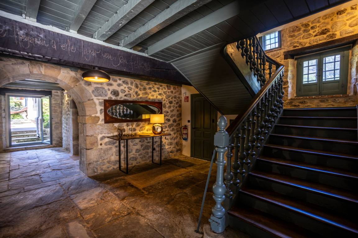 Casa ∙ 4 Habitaciones ∙ 8 Huéspedes - Los Corrales de Buelna