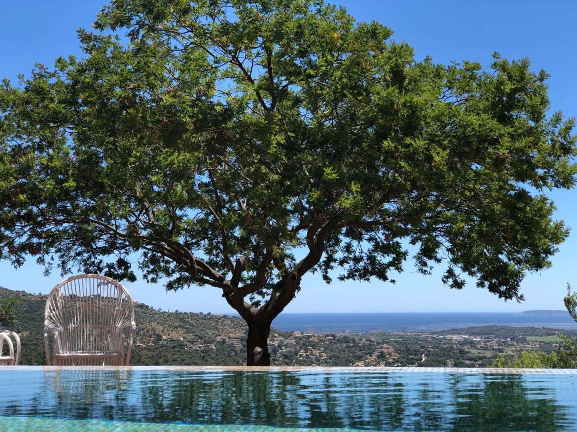 220 M² Villa ∙ 5 Chambres ∙ 14 Personnes - La Londe-les-Maures