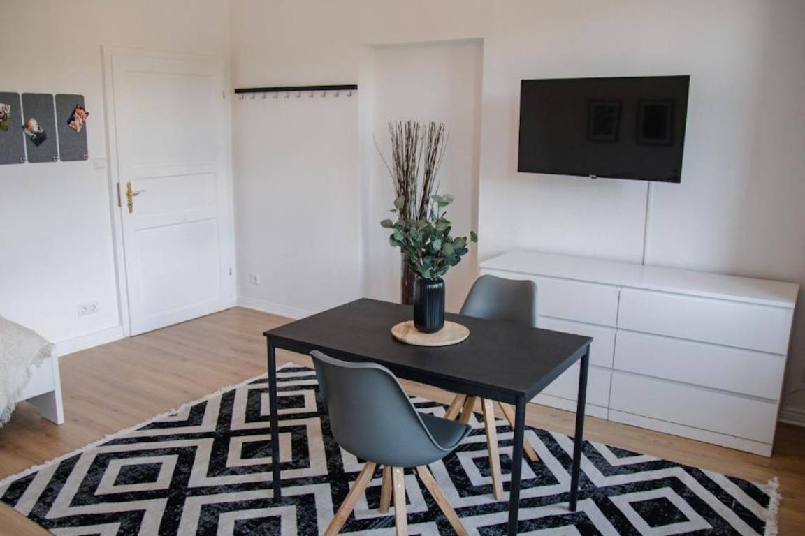 105 M² Apartment ∙ 3 Bedrooms ∙ 5 Guests - Strausberg