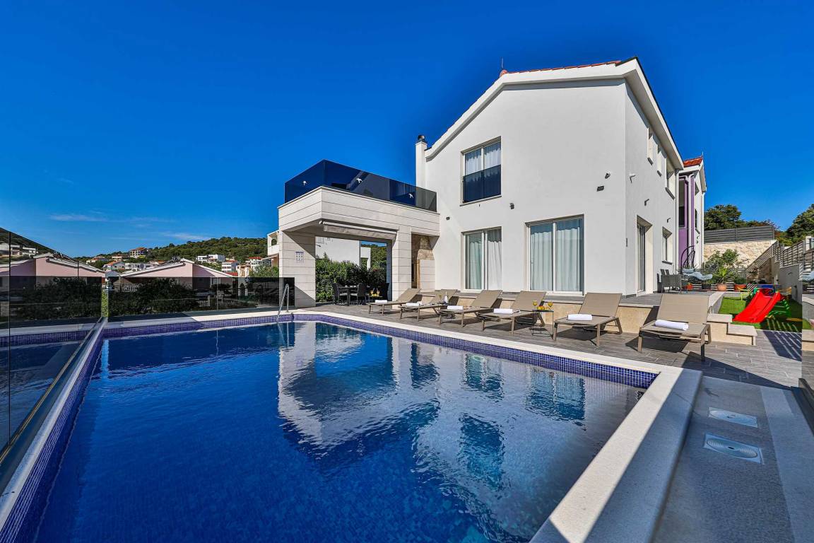 280 M² Villa ∙ 4 Slaapkamers ∙ 8 Gasten - Primošten