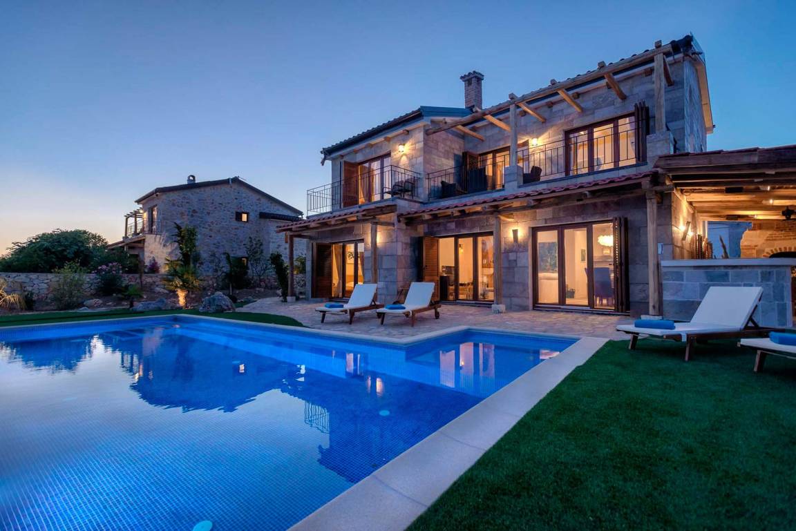 300 M² Villa ∙ 4 Chambres ∙ 12 Personnes - Hvar