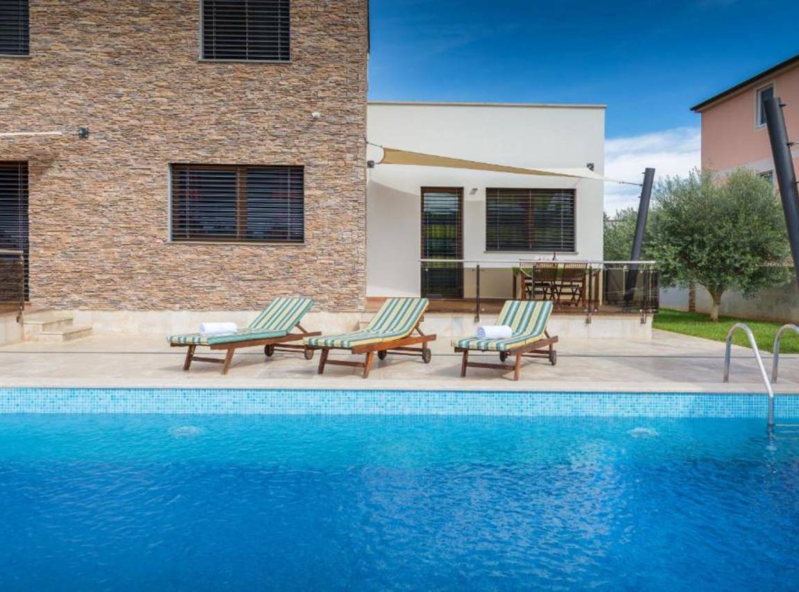 210 M² Villa ∙ 4 Schlafzimmer ∙ 8 Gäste - Premantura