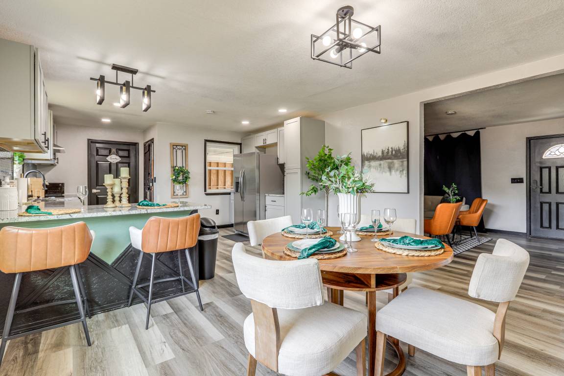 195 M² Dom ∙ 2 Sypialnie ∙ 4 Gości - Covington