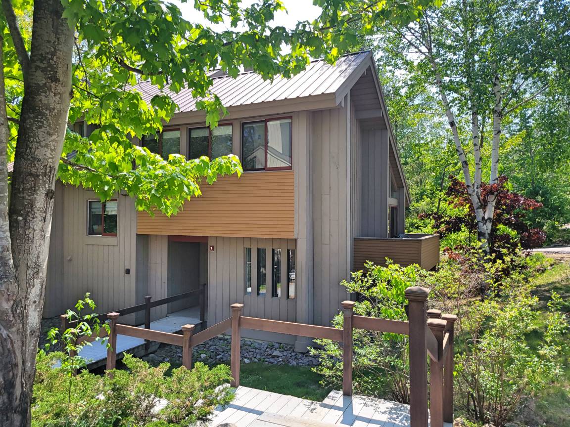 92 M² House ∙ 2 Bedrooms ∙ 4 Guests - New Hampshire (State)