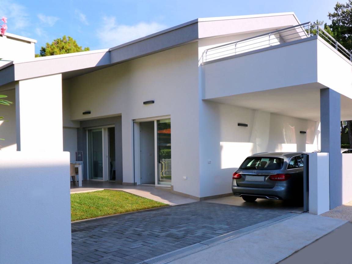 100 M² Villa ∙ 4 Bedrooms ∙ 10 Guests - Bibione