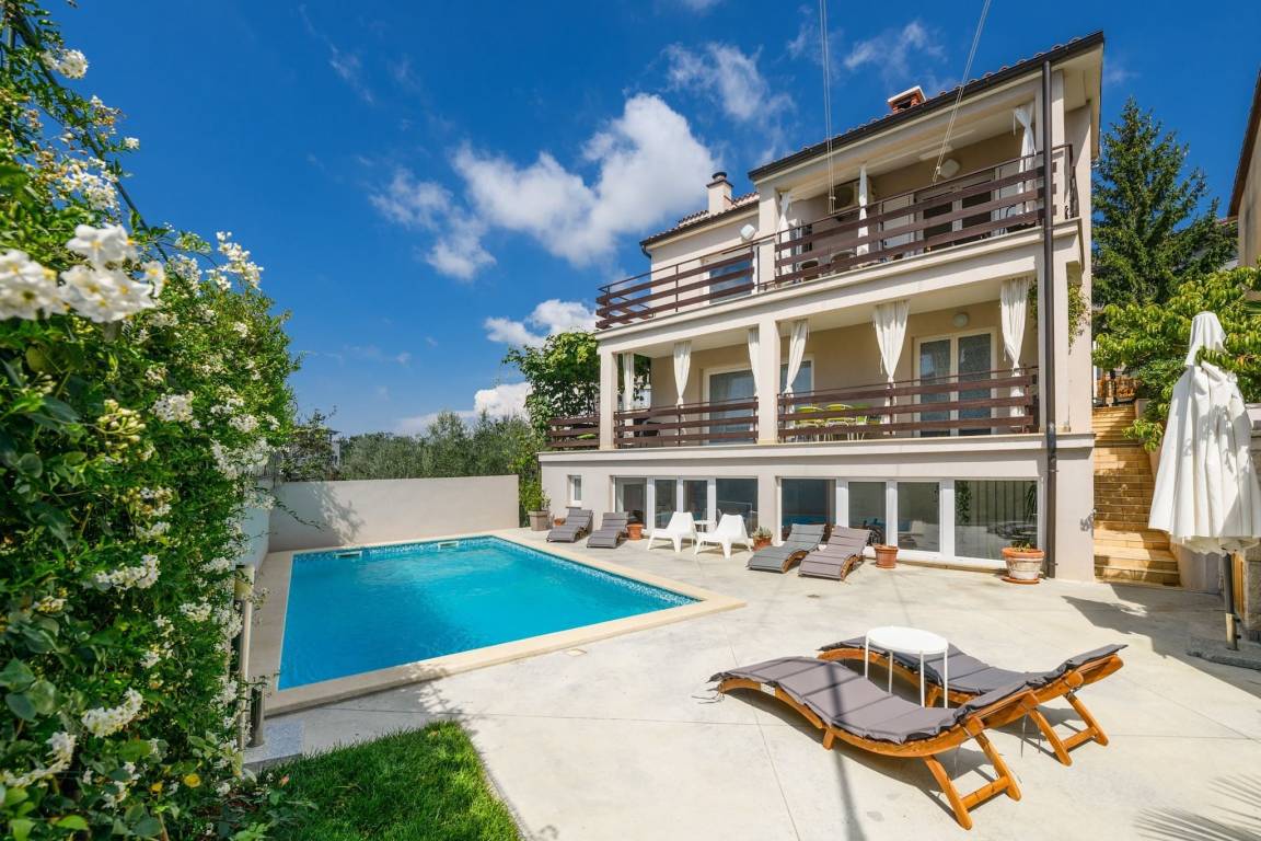 200 M² Villa ∙ 6 Bedrooms ∙ 12 Guests - Fažana
