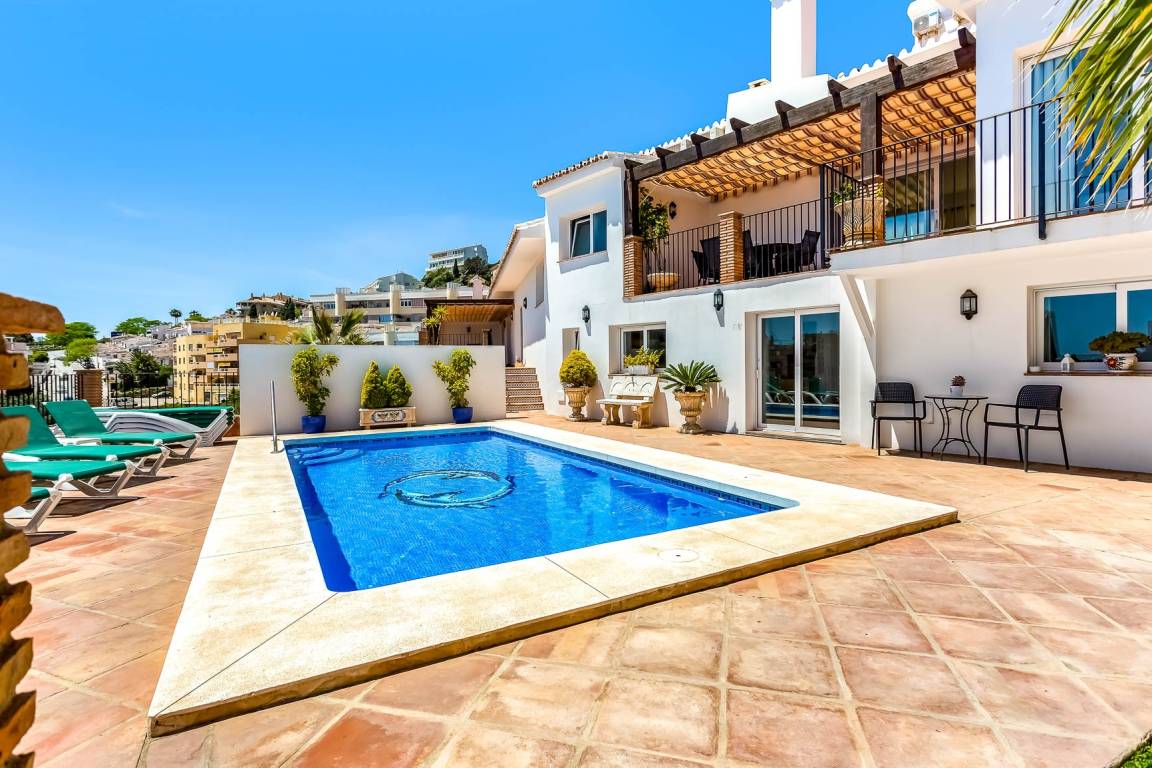 350 M² Villa ∙ 12 Bedrooms ∙ 24 Guests - Mijas