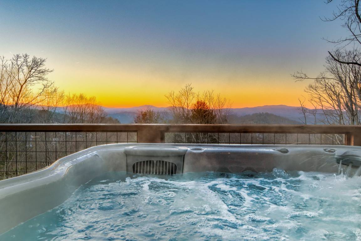 Cabin ∙ 4 Bedrooms ∙ 8 Guests - Roan Mountain, TN