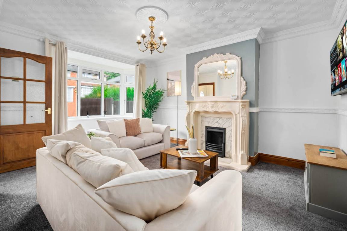 185 M² House ∙ 3 Bedrooms ∙ 5 Guests - Birmingham