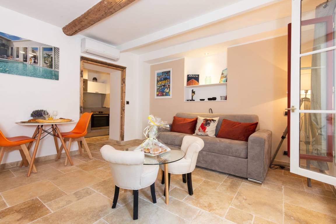 22 M² Studio Flat ∙ 2 Guests - Antibes