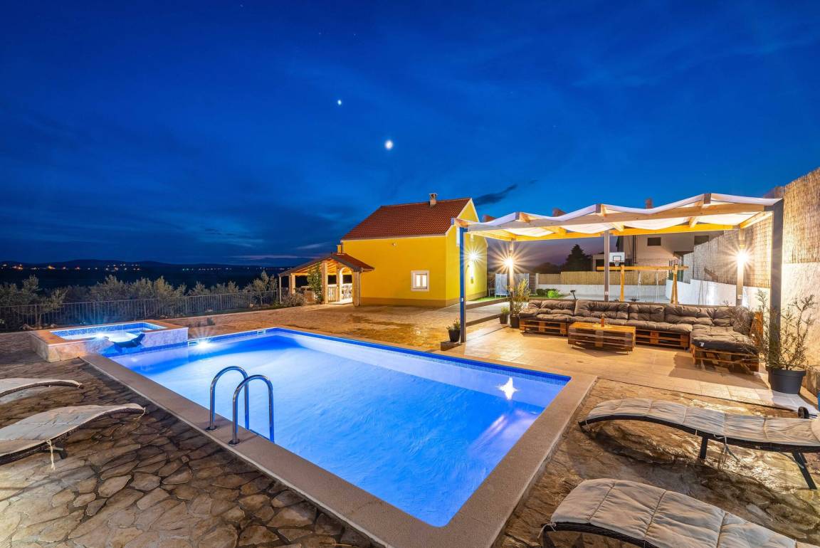 120 M² Huis ∙ 3 Slaapkamers ∙ 8 Gasten - Kroatië
