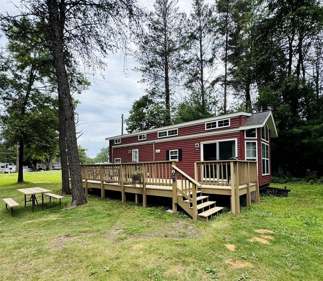 House ∙ 1 Bedroom ∙ 8 Guests - Wisconsin Dells, WI