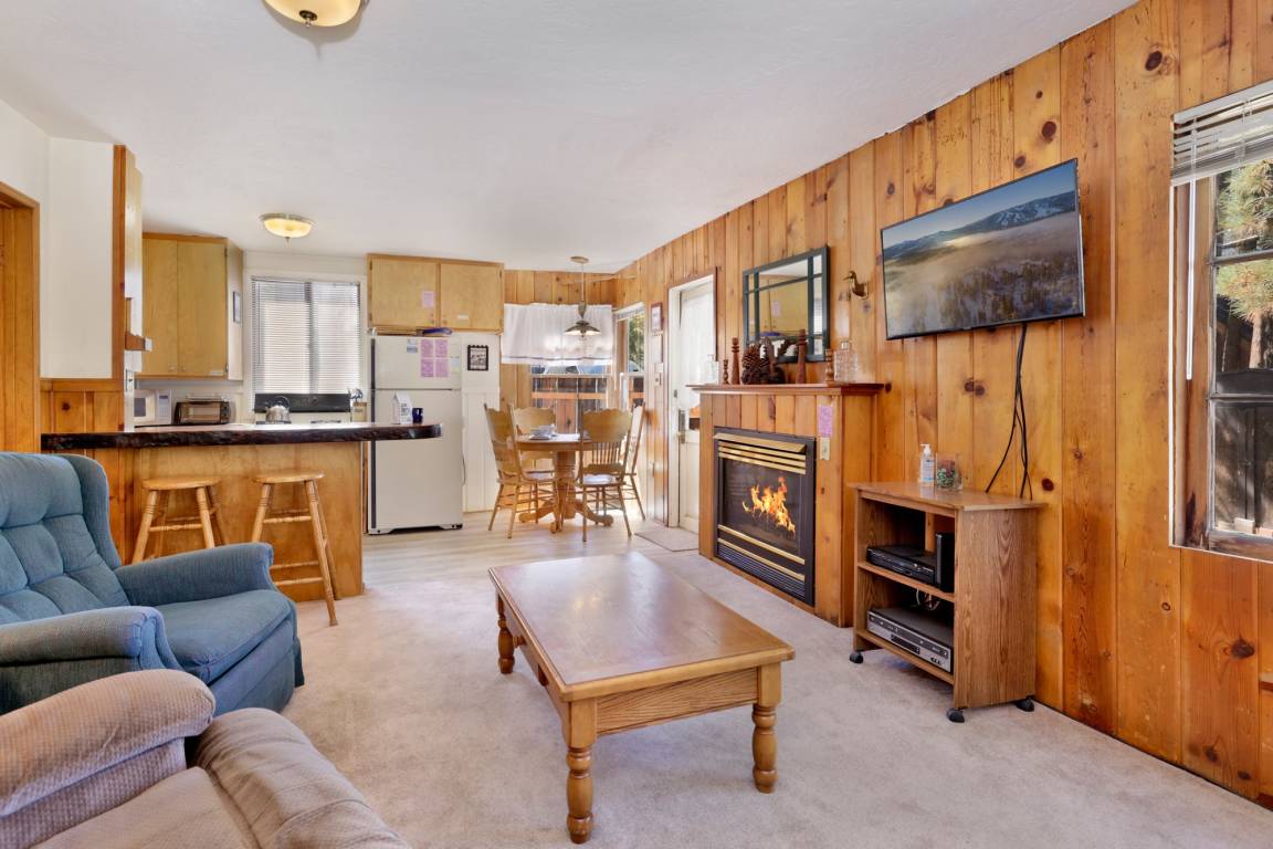 139 M² Cabin ∙ 2 Bedrooms ∙ 7 Guests - Big Bear Lake, CA