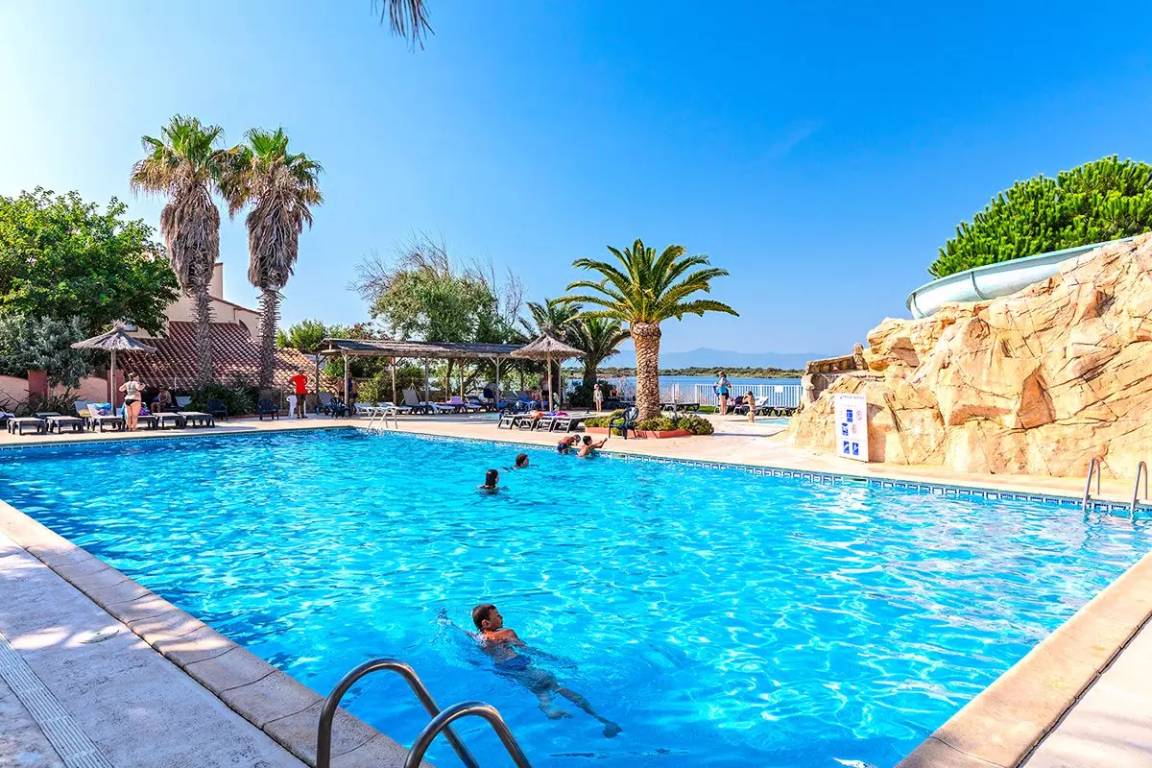 32 M² Caravan ∙ 2 Bedrooms ∙ 4 Guests - Le Barcarès