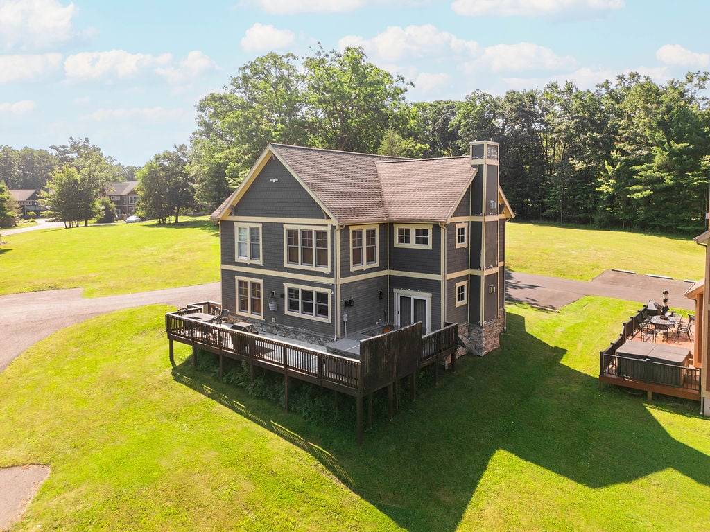 251 M² House ∙ 4 Bedrooms ∙ 12 Guests - Oakland, MD