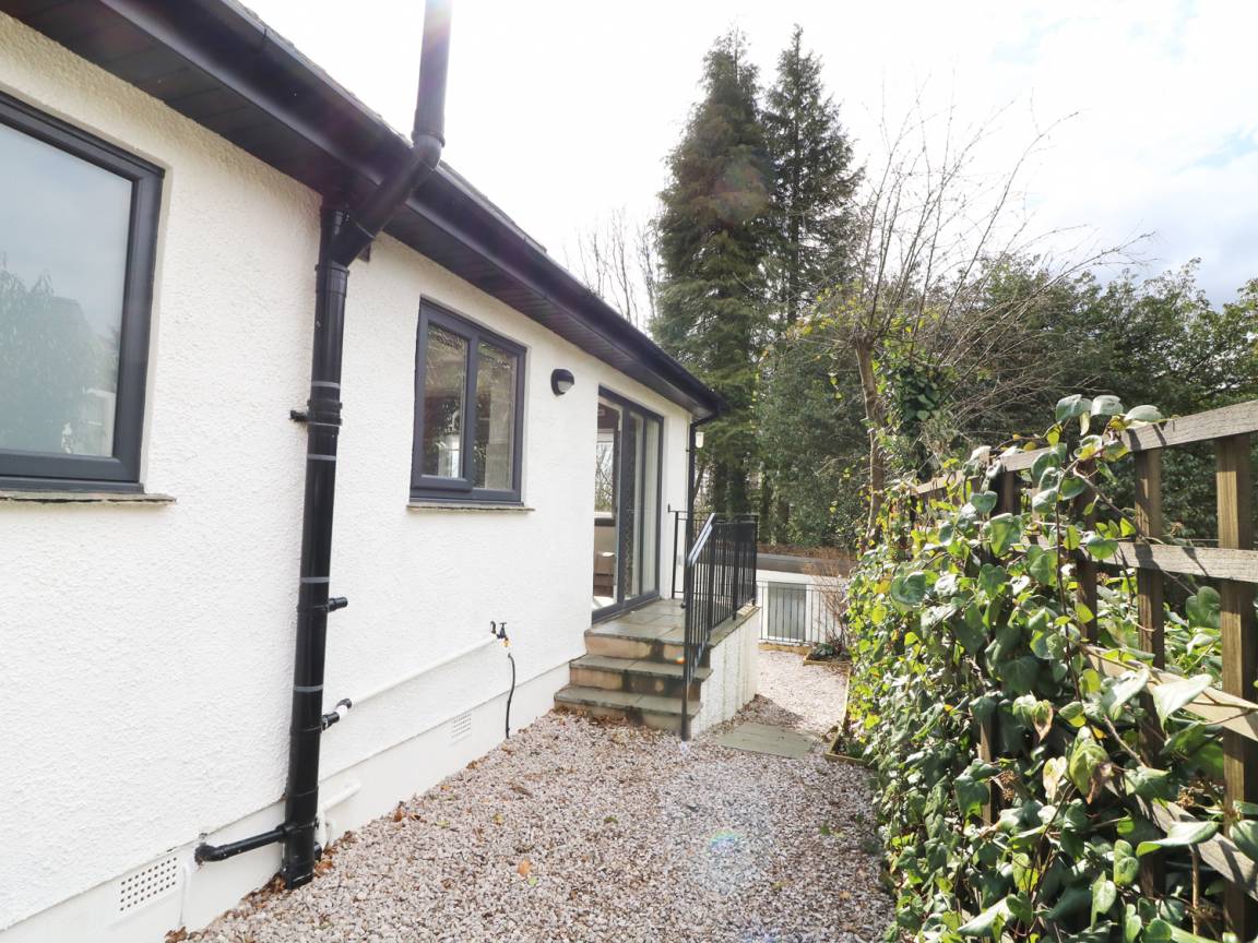 Cottage ∙ 4 Bedrooms ∙ 8 Guests - Bowness-on-Windermere