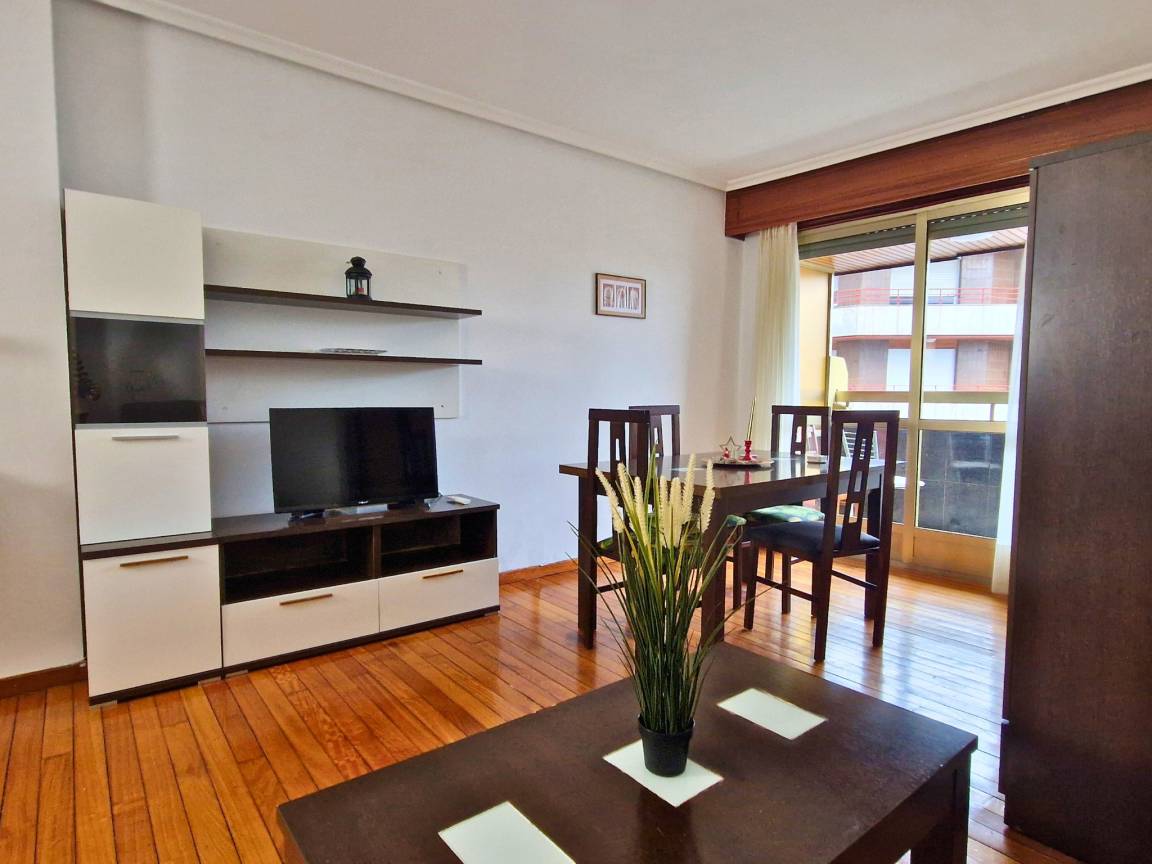 117 M² Apartamento ∙ 4 Habitaciones ∙ 7 Huéspedes - Orense