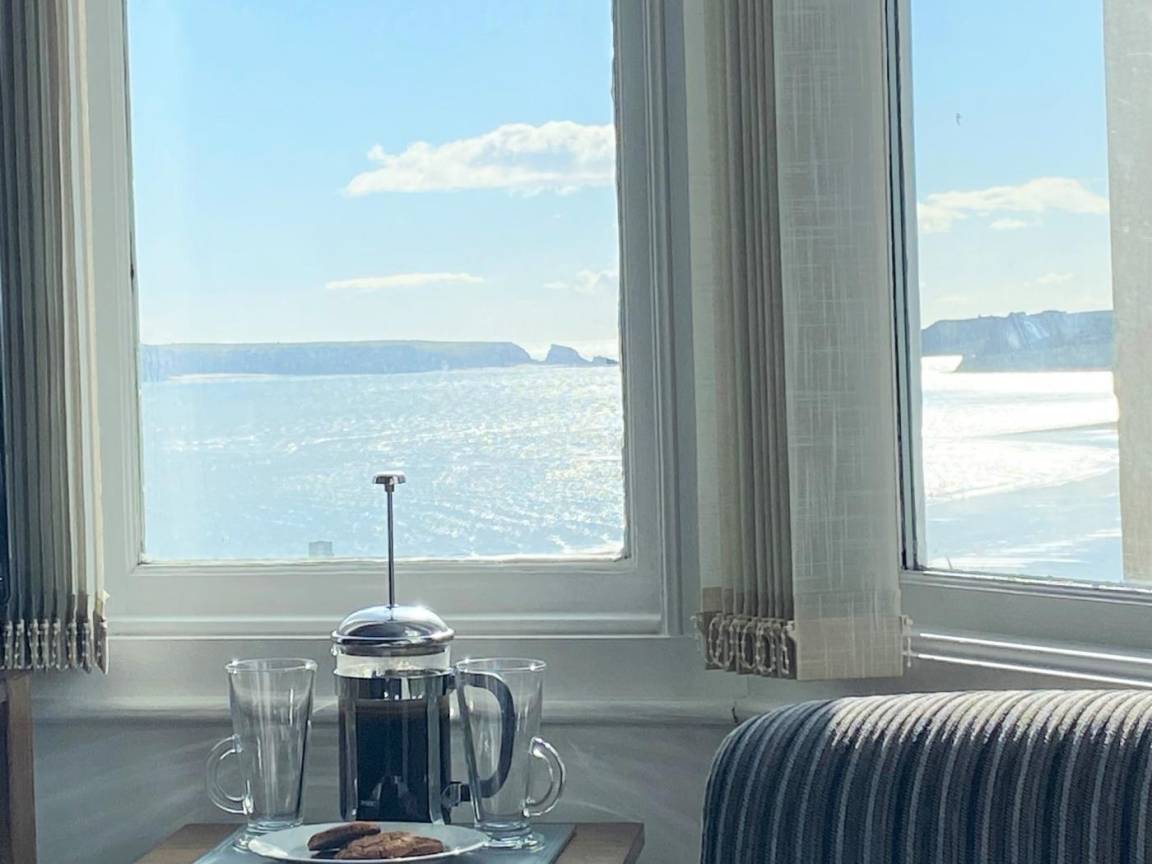 Apartment ∙ 2 Bedrooms ∙ 4 Guests - Castle Beach