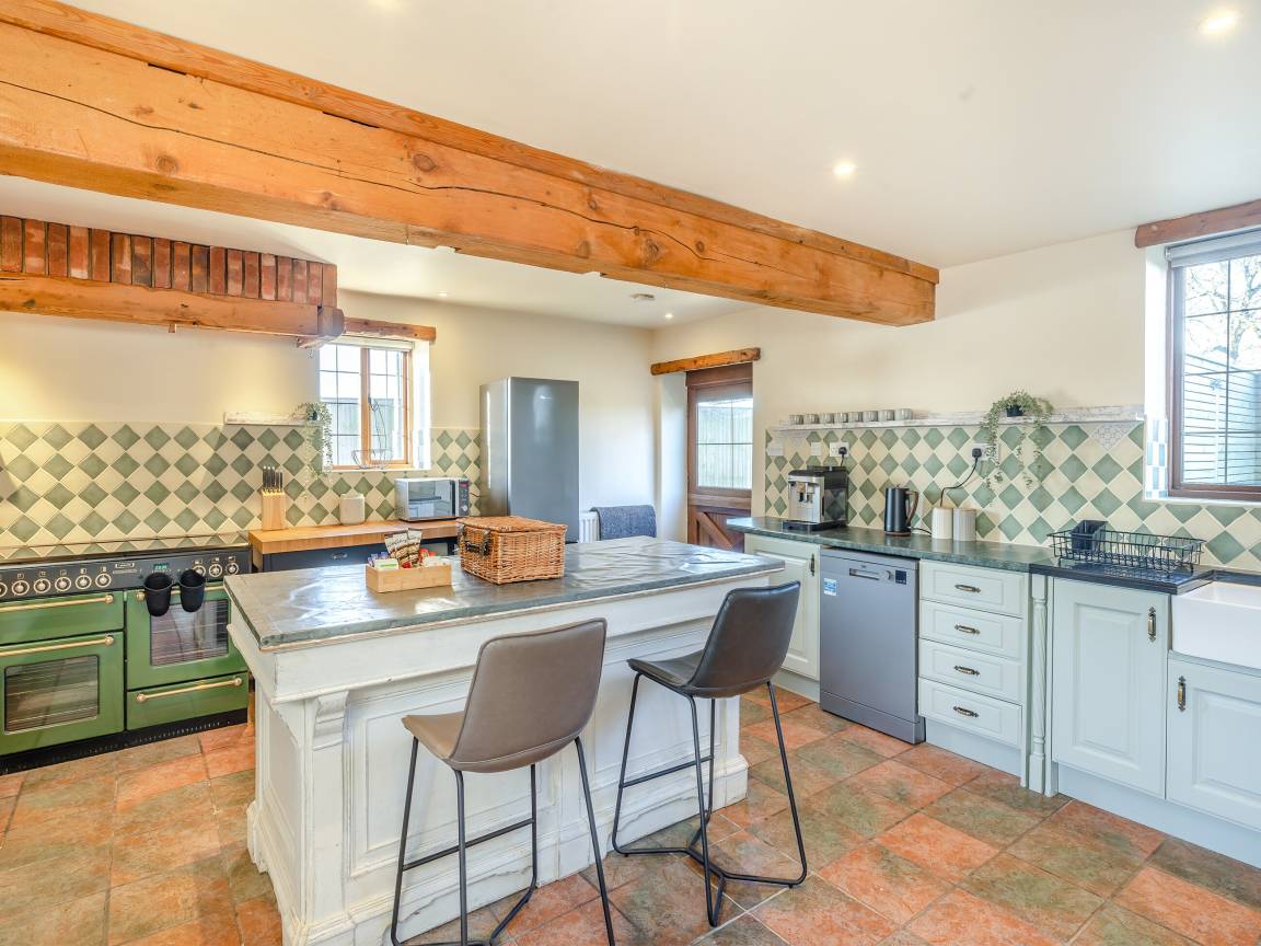 Cottage ∙ 4 Bedrooms ∙ 8 Guests - Warrington