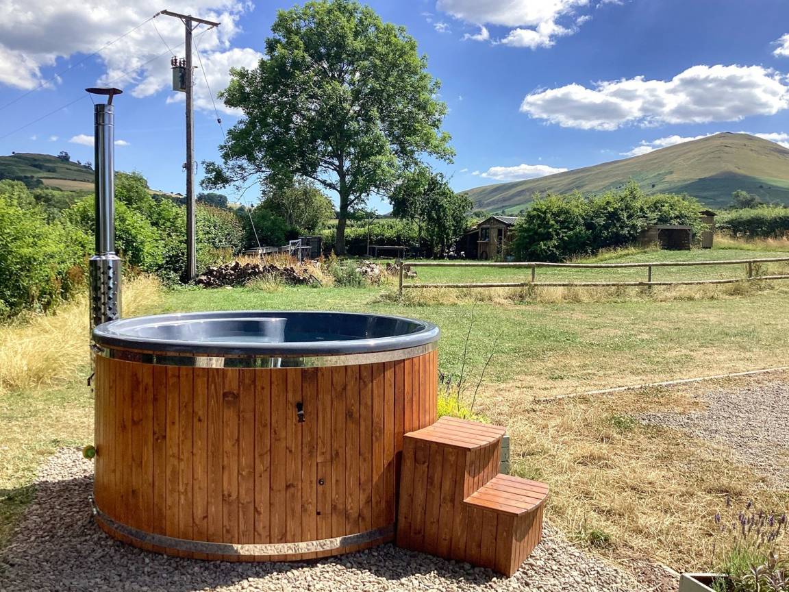 Cottage ∙ 4 Bedrooms ∙ 8 Guests - Llangorse Lake