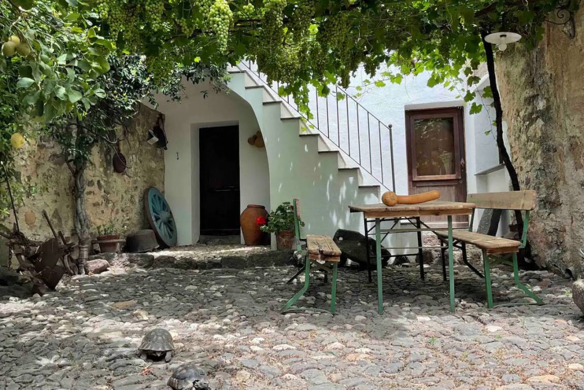 House ∙ 2 Bedrooms ∙ 4 Guests - Orosei