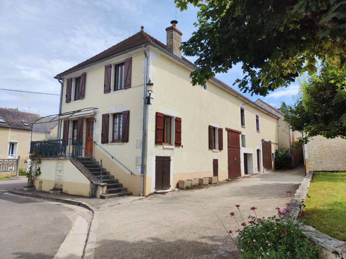 190 M² Cottage ∙ 6 Chambres ∙ 15 Personnes - Yonne