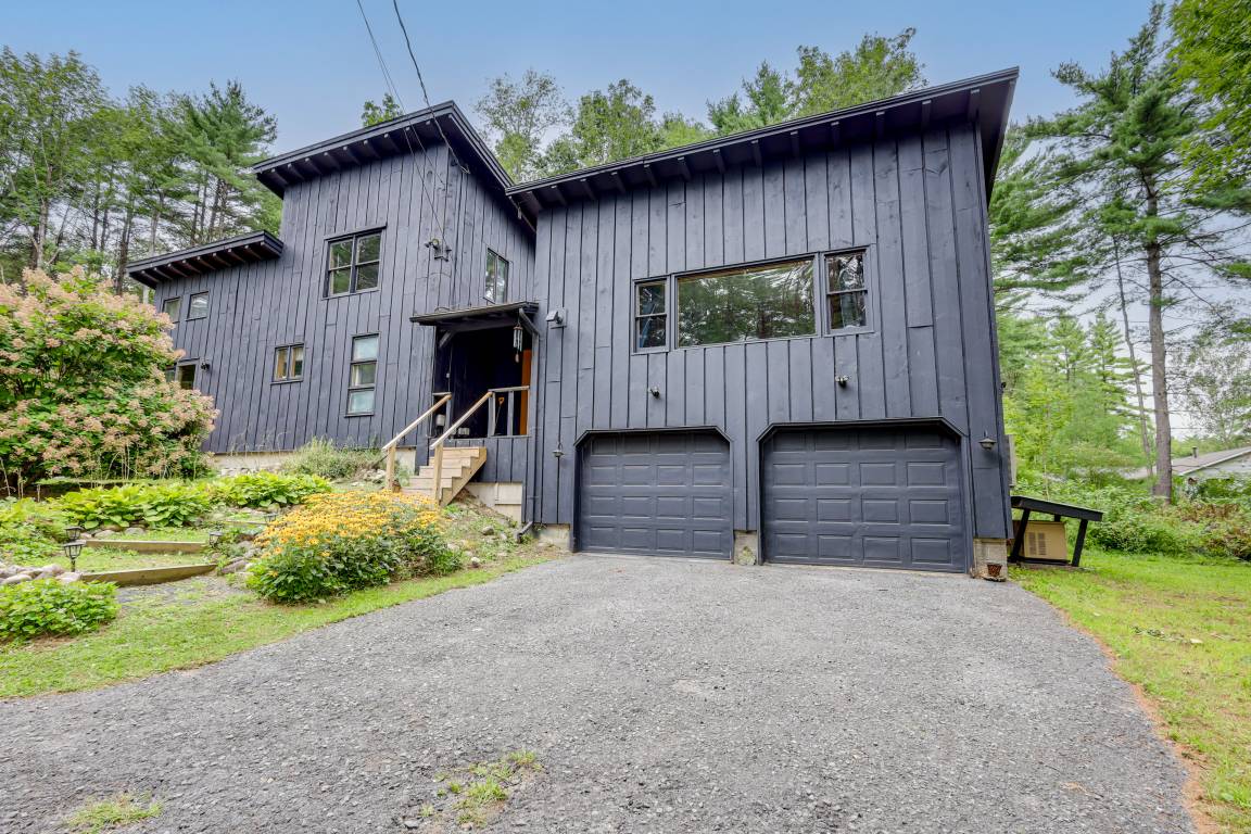 205 M² House ∙ 2 Bedrooms ∙ 9 Guests - Glens Falls, NY