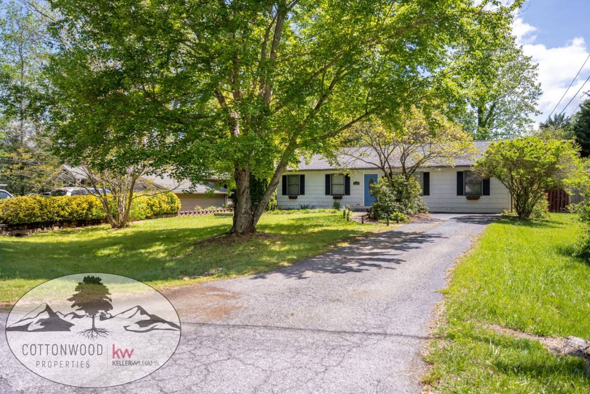 House ∙ 3 Bedrooms ∙ 7 Guests - Swannanoa, NC