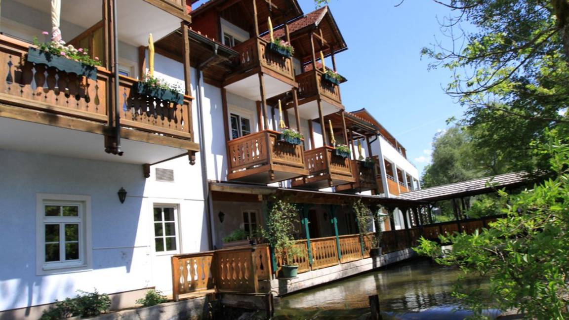 60 M² Hotel ∙ 2 Bedrooms ∙ 4 Guests - Hallstatt