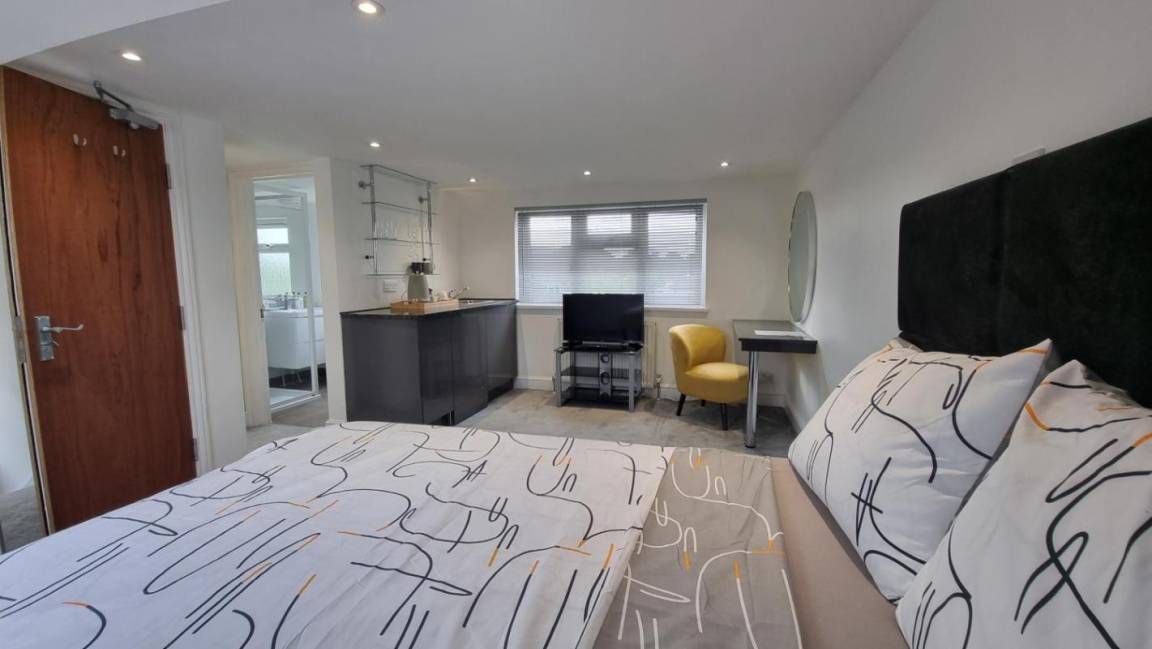 12 M² Private Room ∙ 1 Bedroom ∙ 1 Guest - St Albans