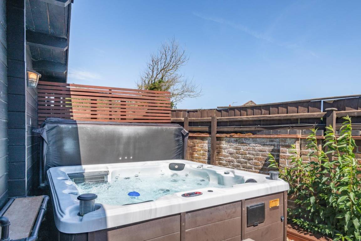 Cottage ∙ 6 Bedrooms ∙ 11 Guests - Mundesley