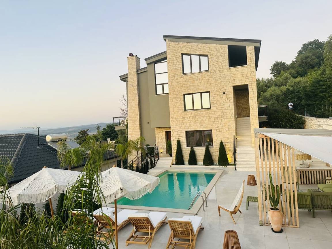 560 M² Villa ∙ 4 Bedrooms ∙ 10 Guests - Vlorë