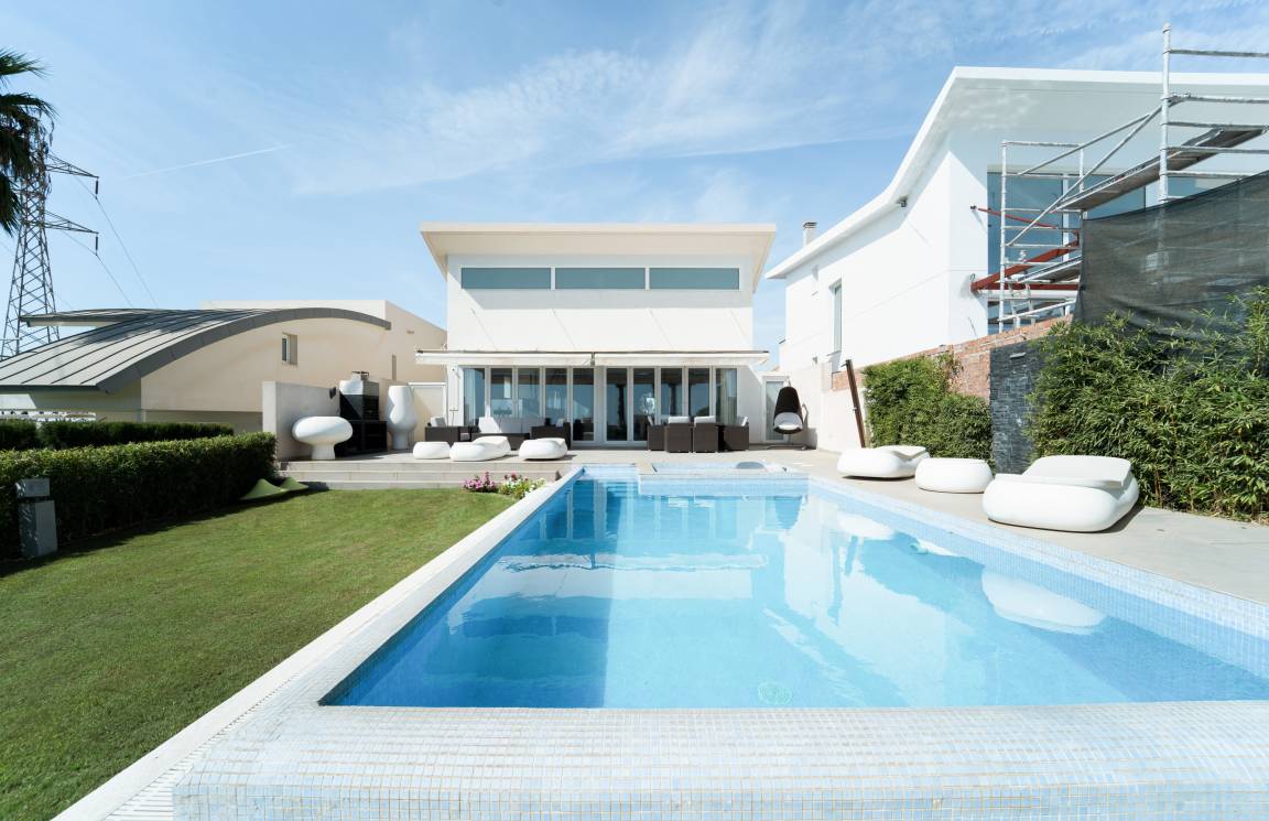 200 M² Villa ∙ 4 Bedrooms ∙ 10 Guests - Fuengirola